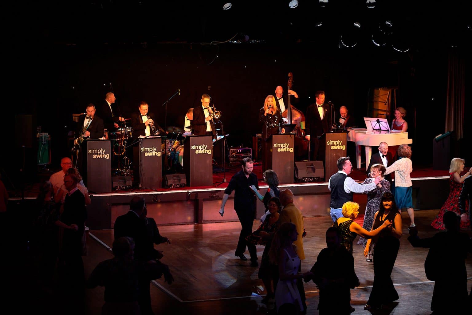 Simply Swing Band Dance Photos November 2021 - Learn To Dance